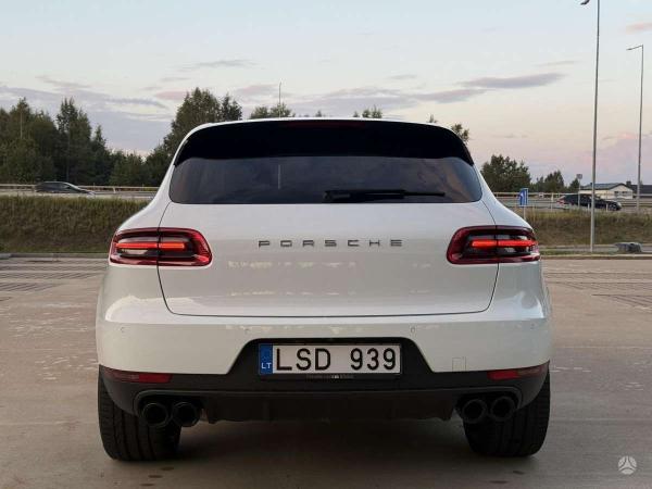 White Porsche Macan 2015 in Vilnius, with an engine capacity of 2.97 L and mileage of 281 thousand km for 24500 €, photo 9 on AUTOMOTO.COM.LV