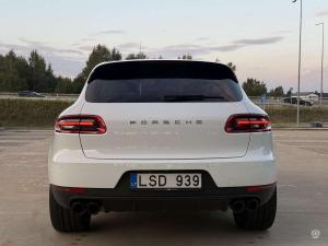 White Porsche Macan 2015 in Vilnius, with an engine capacity of 2.97 L and mileage of 281 thousand km for 24500 €, photo 9 on AUTOMOTO.COM.LV