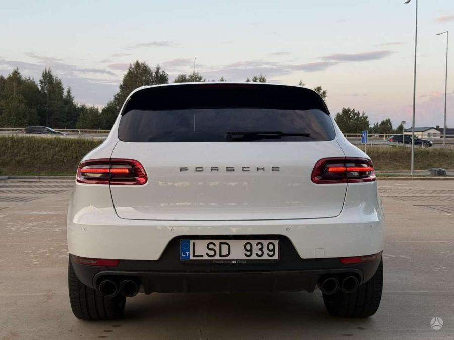 White Porsche Macan 2015 in Vilnius, with an engine capacity of 2.97 L and mileage of 281 thousand km for 24500 €, photo 9 on AUTOMOTO.COM.LV