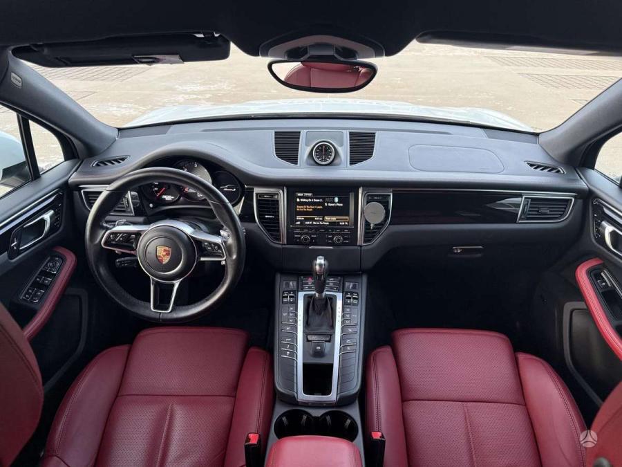 White Porsche Macan 2015 in Vilnius, with an engine capacity of 2.97 L and mileage of 281 thousand km for 24500 €, photo 11 on AUTOMOTO.COM.LV
