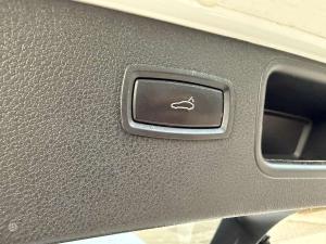White Porsche Macan 2015 in Vilnius, with an engine capacity of 2.97 L and mileage of 281 thousand km for 24500 €, photo 18 on AUTOMOTO.COM.LV