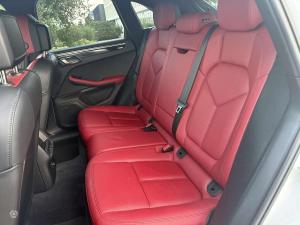 White Porsche Macan 2015 in Vilnius, with an engine capacity of 2.97 L and mileage of 281 thousand km for 24500 €, photo 20 on AUTOMOTO.COM.LV