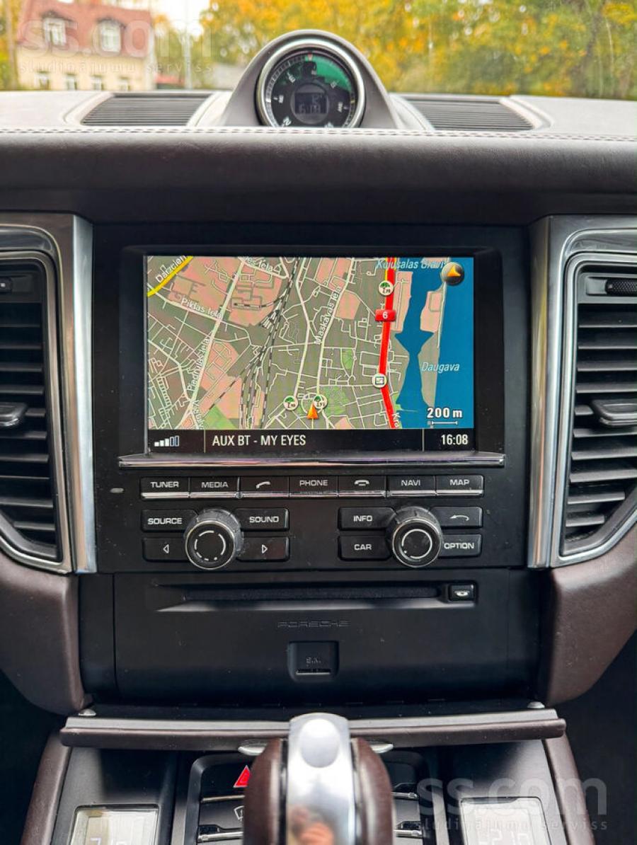 Balts Porsche Macan 2015 Rīga, ar dzinēja tilpumu 3.00 L un nobraukumu 207 tūkst. km par 20700 €, foto 18 vietnē AUTOMOTO.COM.LV