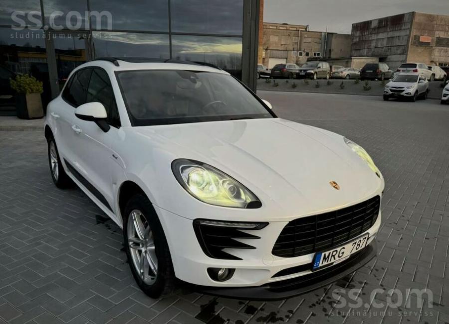 White Porsche Macan 2016 in Telschi, with an engine capacity of 3.00 L and mileage of 216 thousand km for 23899 €, photo 1 on AUTOMOTO.COM.LV