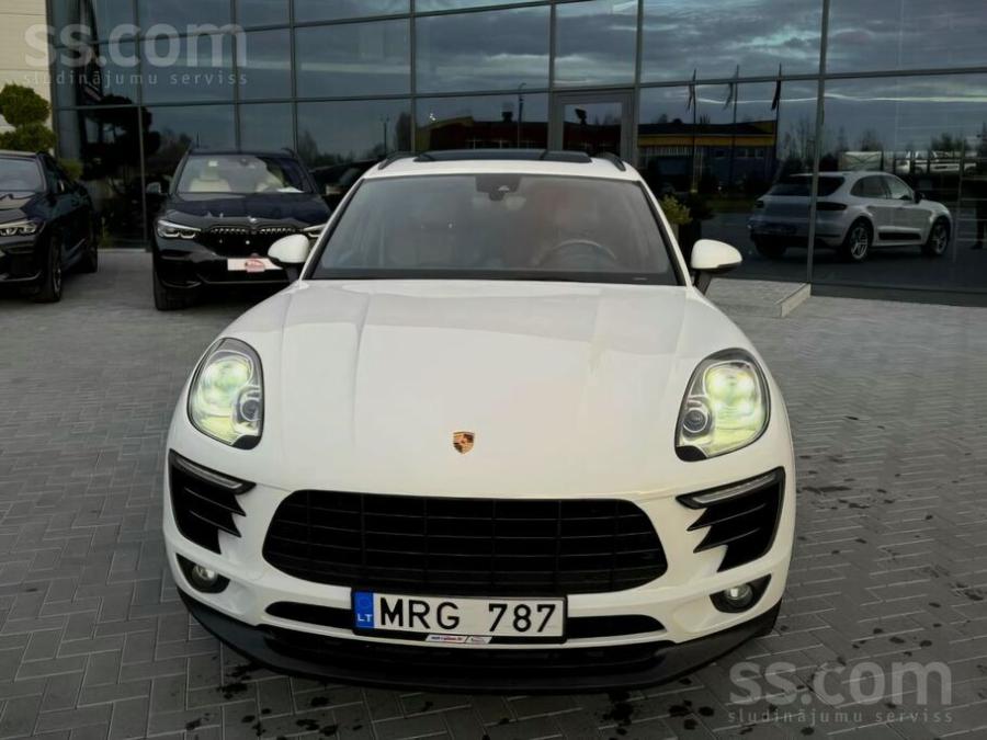 White Porsche Macan 2016 in Telschi, with an engine capacity of 3.00 L and mileage of 216 thousand km for 23899 €, photo 3 on AUTOMOTO.COM.LV