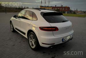 White Porsche Macan 2016 in Telschi, with an engine capacity of 3.00 L and mileage of 216 thousand km for 23899 €, photo 7 on AUTOMOTO.COM.LV