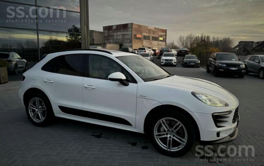 White Porsche Macan 2016 in Telschi, with an engine capacity of 3.00 L and mileage of 216 thousand km for 23899 €, photo 8 on AUTOMOTO.COM.LV