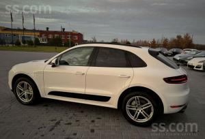White Porsche Macan 2016 in Telschi, with an engine capacity of 3.00 L and mileage of 216 thousand km for 23899 €, photo 10 on AUTOMOTO.COM.LV