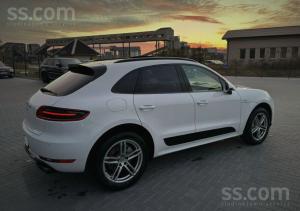 White Porsche Macan 2016 in Telschi, with an engine capacity of 3.00 L and mileage of 216 thousand km for 23899 €, photo 11 on AUTOMOTO.COM.LV