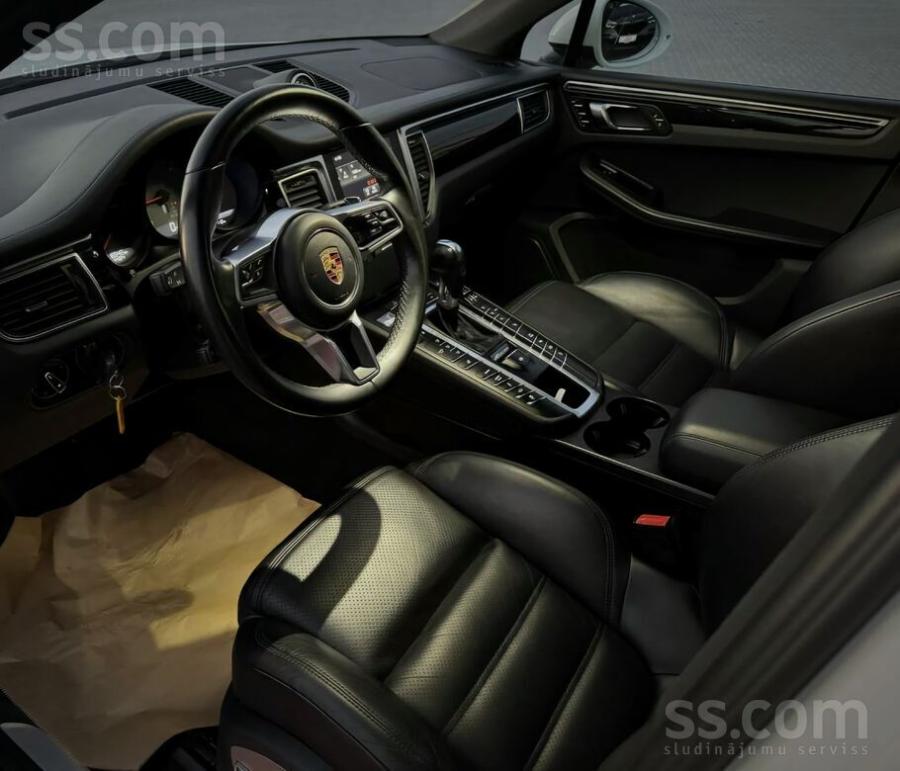 White Porsche Macan 2016 in Telschi, with an engine capacity of 3.00 L and mileage of 216 thousand km for 23899 €, photo 13 on AUTOMOTO.COM.LV