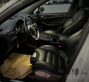 White Porsche Macan 2016 in Telschi, with an engine capacity of 3.00 L and mileage of 216 thousand km for 23899 €, photo 14 on AUTOMOTO.COM.LV