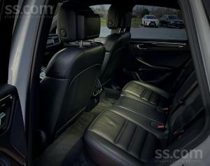 White Porsche Macan 2016 in Telschi, with an engine capacity of 3.00 L and mileage of 216 thousand km for 23899 €, photo 16 on AUTOMOTO.COM.LV