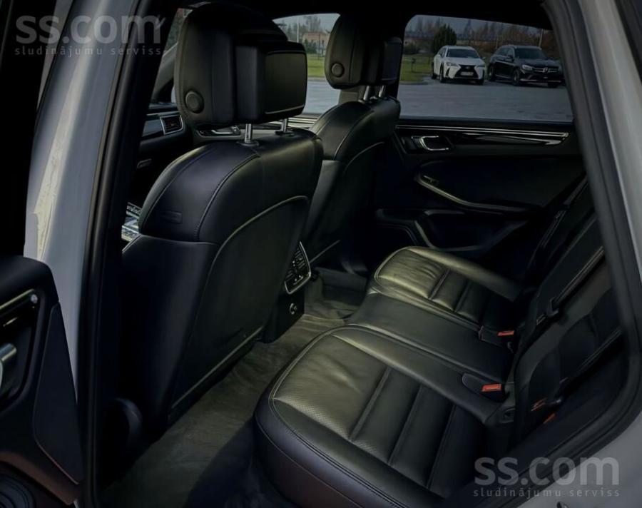 White Porsche Macan 2016 in Telschi, with an engine capacity of 3.00 L and mileage of 216 thousand km for 23899 €, photo 16 on AUTOMOTO.COM.LV