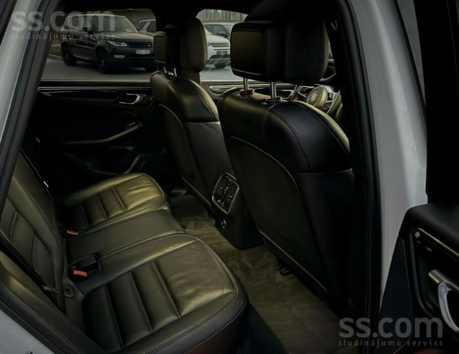 White Porsche Macan 2016 in Telschi, with an engine capacity of 3.00 L and mileage of 216 thousand km for 23899 €, photo 17 on AUTOMOTO.COM.LV