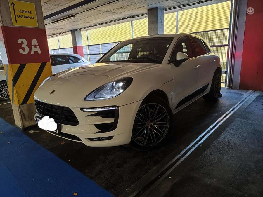 White Porsche Macan 2016 in Vilnius, with an engine capacity of 3.00 L and mileage of 112 thousand km for 24950 €, photo 4 on AUTOMOTO.COM.LV