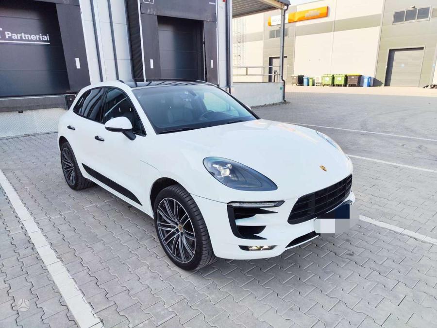 White Porsche Macan 2016 in Vilnius, with an engine capacity of 3.00 L and mileage of 112 thousand km for 24950 €, photo 8 on AUTOMOTO.COM.LV
