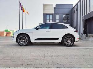 White Porsche Macan 2016 in Vilnius, with an engine capacity of 3.00 L and mileage of 112 thousand km for 24950 €, photo 10 on AUTOMOTO.COM.LV