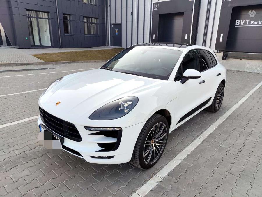 White Porsche Macan 2016 in Vilnius, with an engine capacity of 3.00 L and mileage of 112 thousand km for 24950 €, photo 13 on AUTOMOTO.COM.LV
