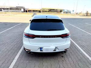 White Porsche Macan 2016 in Vilnius, with an engine capacity of 3.00 L and mileage of 112 thousand km for 24950 €, photo 15 on AUTOMOTO.COM.LV