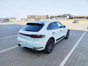 White Porsche Macan 2016 in Vilnius, with an engine capacity of 3.00 L and mileage of 112 thousand km for 24950 €, photo 16 on AUTOMOTO.COM.LV