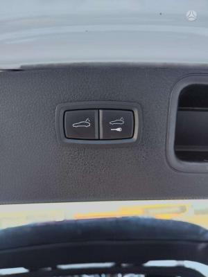 White Porsche Macan 2016 in Vilnius, with an engine capacity of 3.00 L and mileage of 112 thousand km for 24950 €, photo 19 on AUTOMOTO.COM.LV