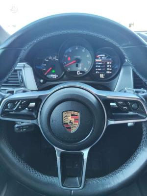 White Porsche Macan 2016 in Vilnius, with an engine capacity of 3.00 L and mileage of 112 thousand km for 24950 €, photo 22 on AUTOMOTO.COM.LV