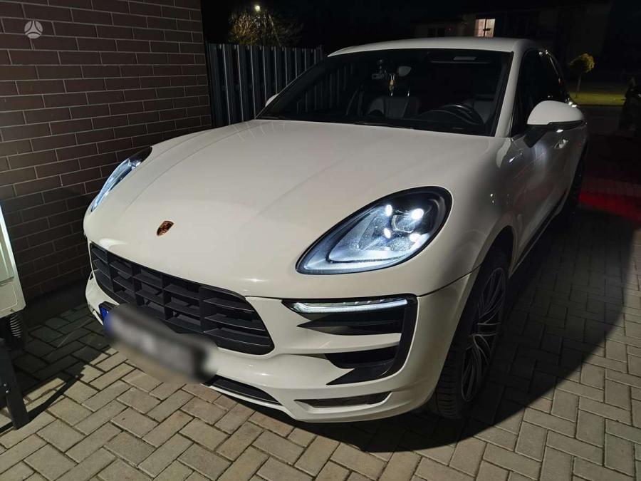 White Porsche Macan 2016 in Vilnius, with an engine capacity of 3.00 L and mileage of 112 thousand km for 24950 €, photo 23 on AUTOMOTO.COM.LV