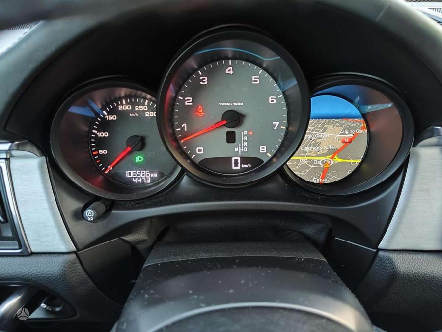 White Porsche Macan 2016 in Vilnius, with an engine capacity of 3.00 L and mileage of 112 thousand km for 24950 €, photo 24 on AUTOMOTO.COM.LV