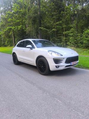 White Porsche Macan 2016 in Siauliai, with an engine capacity of 3.00 L and mileage of 195 thousand km for 16500 €, photo  on AUTOMOTO.COM.LV