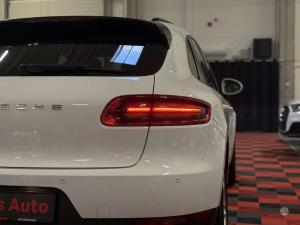 White Porsche Macan 2016 in Vilnius, with an engine capacity of 1.98 L and mileage of 190 thousand km for 19000 €, photo 9 on AUTOMOTO.COM.LV