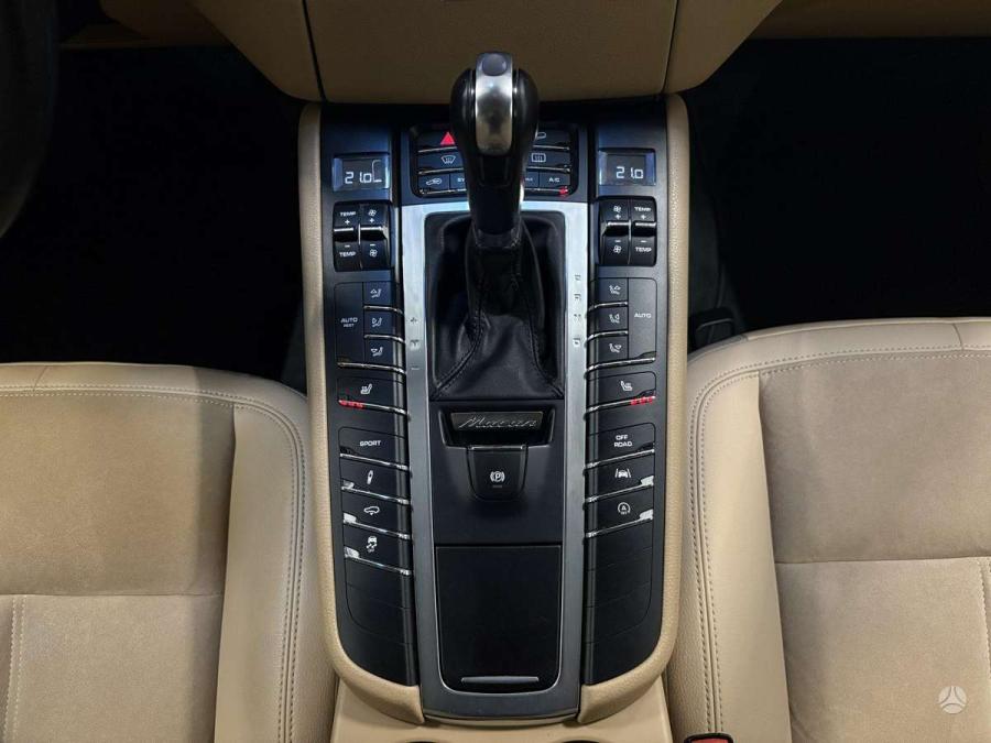 White Porsche Macan 2016 in Vilnius, with an engine capacity of 1.98 L and mileage of 190 thousand km for 19000 €, photo 21 on AUTOMOTO.COM.LV