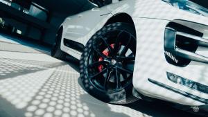 White Porsche Macan 2016 in Vilnius, with an engine capacity of 3.60 L and mileage of 108 thousand km for 31899 €, photo 11 on AUTOMOTO.COM.LV