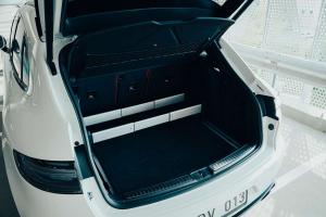 White Porsche Macan 2016 in Vilnius, with an engine capacity of 3.60 L and mileage of 108 thousand km for 31899 €, photo 25 on AUTOMOTO.COM.LV
