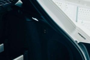 White Porsche Macan 2016 in Vilnius, with an engine capacity of 3.60 L and mileage of 108 thousand km for 31899 €, photo 26 on AUTOMOTO.COM.LV