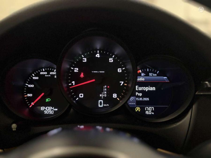 Balts Porsche Macan 2016 Viļņa, ar dzinēja tilpumu 1.98 L un nobraukumu 190 tūkst. km par 18790 €, foto 20 vietnē AUTOMOTO.COM.LV