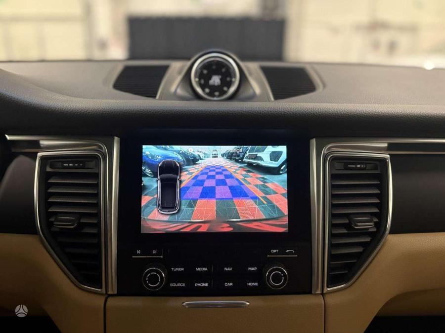 Balts Porsche Macan 2016 Viļņa, ar dzinēja tilpumu 1.98 L un nobraukumu 190 tūkst. km par 18790 €, foto 24 vietnē AUTOMOTO.COM.LV