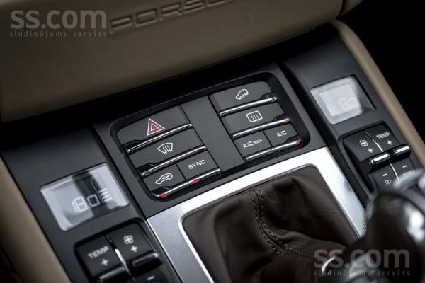 White Porsche Macan 2016 in Riga, with an engine capacity of 3.00 L and mileage of 118 thousand km for 32500 €, photo 27 on AUTOMOTO.COM.LV