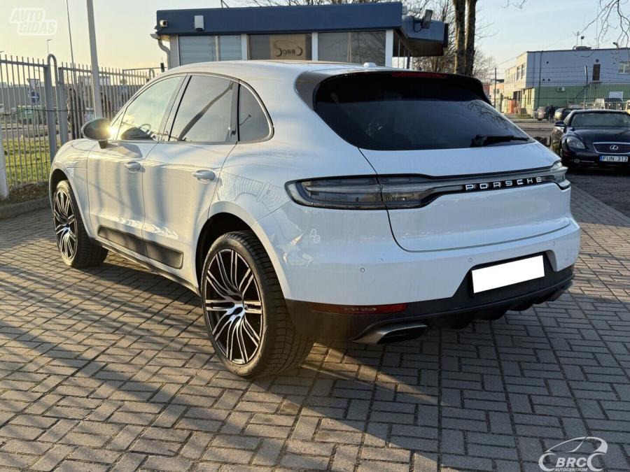 White Porsche Macan 2017 in Avizieniai, with an engine capacity of 2.00 L and mileage of 144 thousand km for 23500 €, photo 4 on AUTOMOTO.COM.LV