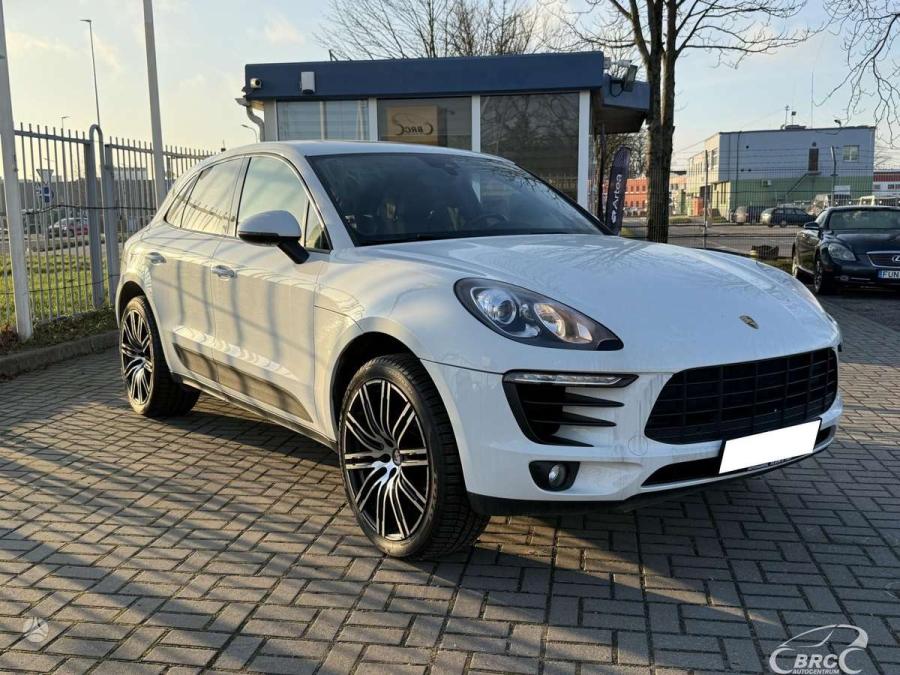 White Porsche Macan 2017 in Klaipeda, with an engine capacity of 1.98 L and mileage of 144 thousand km for 23500 €, photo 4 on AUTOMOTO.COM.LV