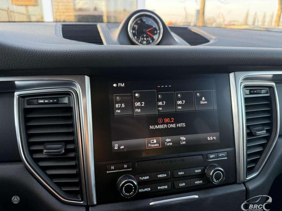 White Porsche Macan 2017 in Klaipeda, with an engine capacity of 1.98 L and mileage of 144 thousand km for 23500 €, photo 17 on AUTOMOTO.COM.LV