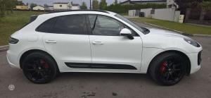 White Porsche Macan 2017 in Vilnius, with an engine capacity of 1.98 L and mileage of 138 thousand km for 29900 €, photo 5 on AUTOMOTO.COM.LV