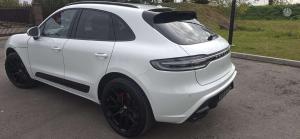 White Porsche Macan 2017 in Vilnius, with an engine capacity of 1.98 L and mileage of 138 thousand km for 29900 €, photo 8 on AUTOMOTO.COM.LV