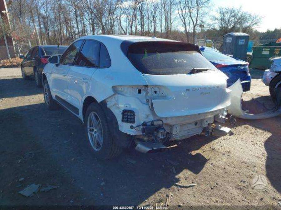 White Porsche Macan 2017 in Klaipeda, with an engine capacity of 1.98 L and mileage of 199 thousand km for 12500 €, photo 3 on AUTOMOTO.COM.LV