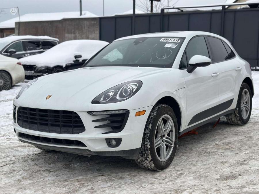 White Porsche Macan 2017 in Vilnius, with an engine capacity of 1.98 L and mileage of 108 thousand km for 22200 €, photo 1 on AUTOMOTO.COM.LV