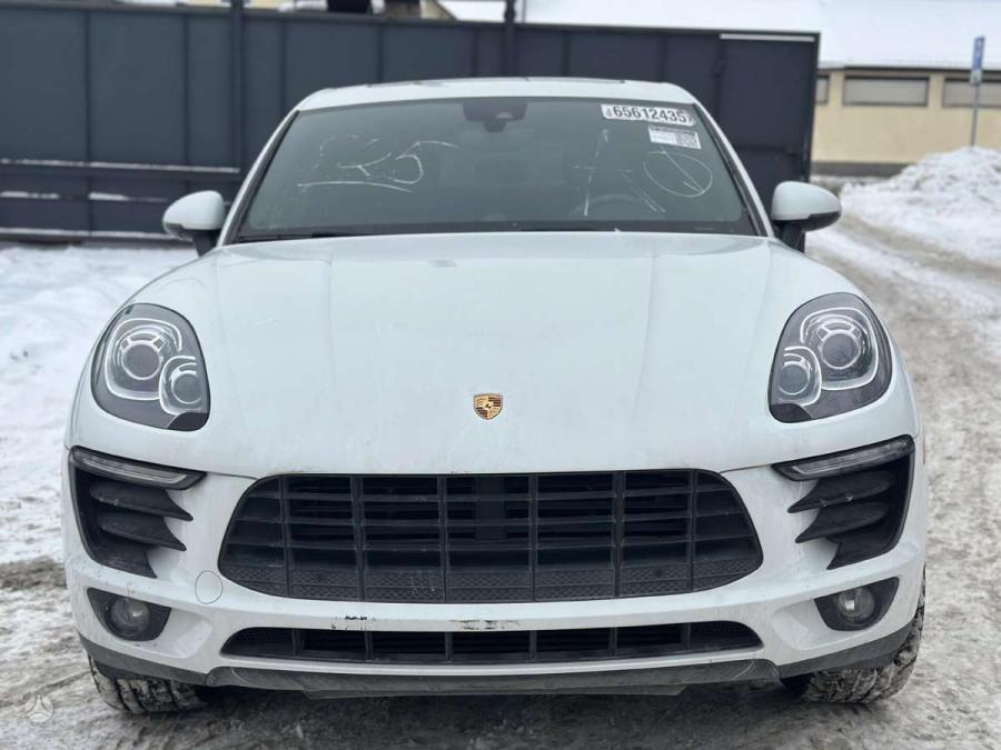 White Porsche Macan 2017 in Vilnius, with an engine capacity of 1.98 L and mileage of 108 thousand km for 22200 €, photo 2 on AUTOMOTO.COM.LV