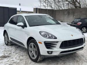 White Porsche Macan 2017 in Vilnius, with an engine capacity of 1.98 L and mileage of 108 thousand km for 22200 €, photo 3 on AUTOMOTO.COM.LV