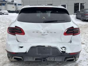White Porsche Macan 2017 in Vilnius, with an engine capacity of 1.98 L and mileage of 108 thousand km for 22200 €, photo 7 on AUTOMOTO.COM.LV