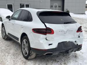 White Porsche Macan 2017 in Vilnius, with an engine capacity of 1.98 L and mileage of 108 thousand km for 22200 €, photo 8 on AUTOMOTO.COM.LV