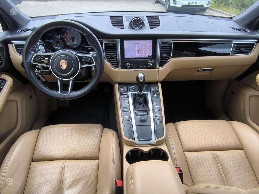 White Porsche Macan 2017 in Siauliai, with an engine capacity of 3.00 L and mileage of 190 thousand km for 23650 €, photo 13 on AUTOMOTO.COM.LV