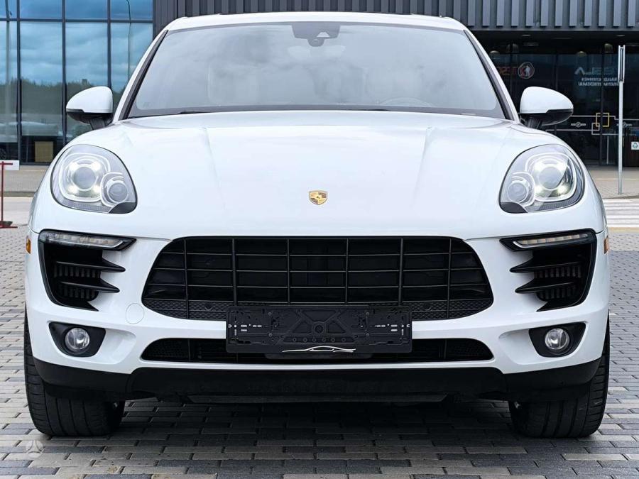 White Porsche Macan 2017 in Siauliai, with an engine capacity of 3.00 L and mileage of 190 thousand km for 23650 €, photo 31 on AUTOMOTO.COM.LV